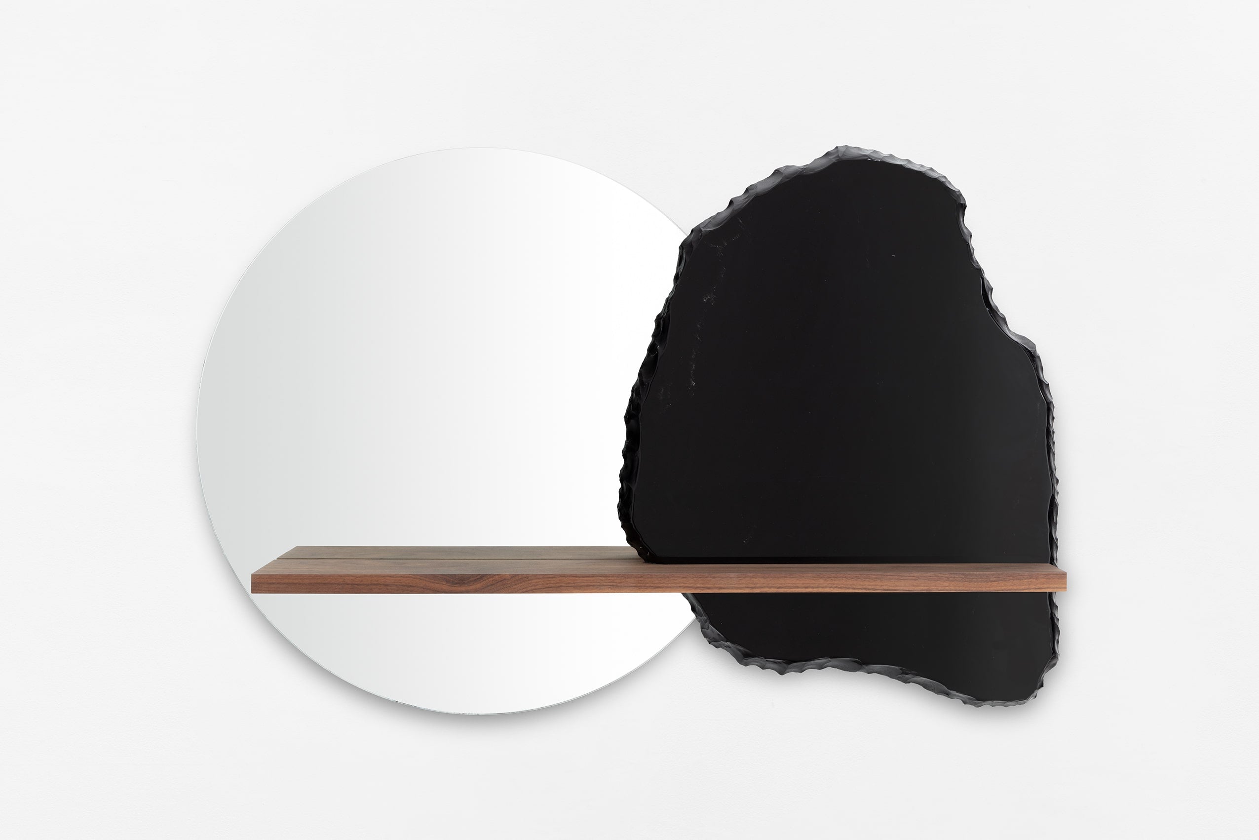 'Eclipse Solar', una luminaria de obsidiana que representa al sol y a ...